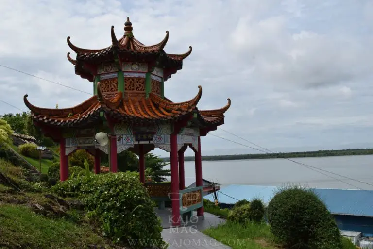 Muara Tebas Temple, Where The Chinese Pray In A Malay Village | KajoMag