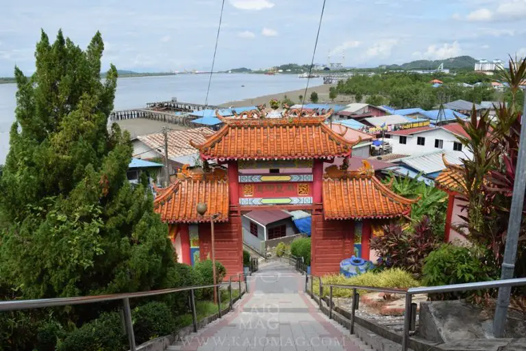 Muara Tebas Temple, Where The Chinese Pray In A Malay Village | KajoMag