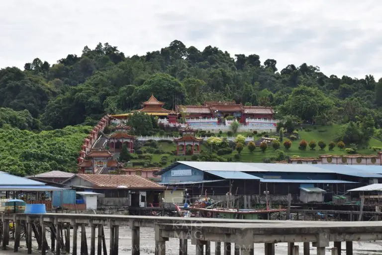 Muara Tebas Temple, Where The Chinese Pray In A Malay Village | KajoMag