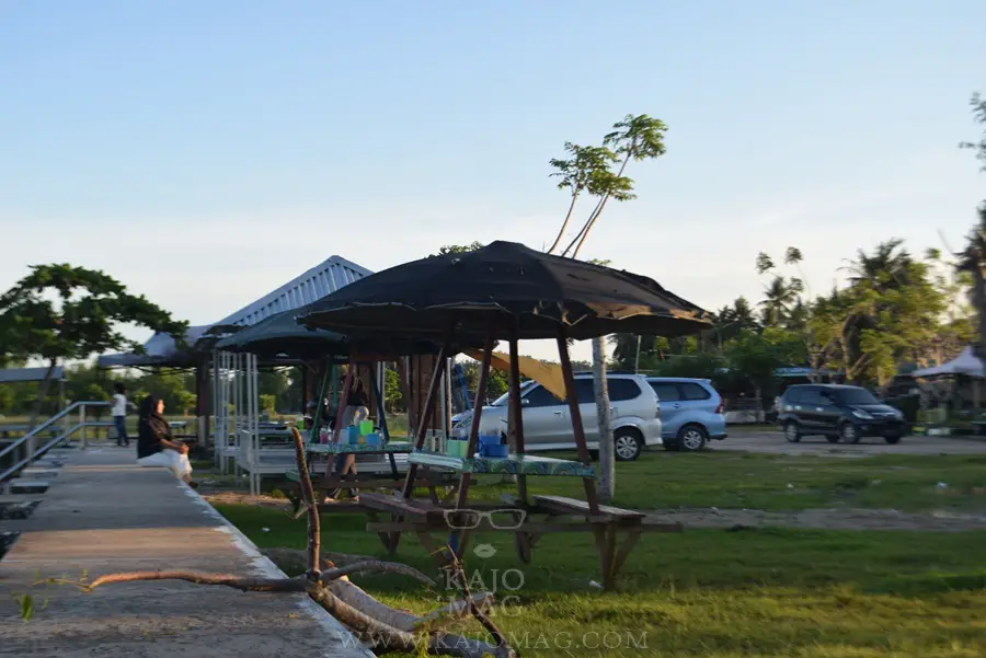 Come For The View, Stay For The Seafood At Pantai Amal Of Tarakan | KajoMag